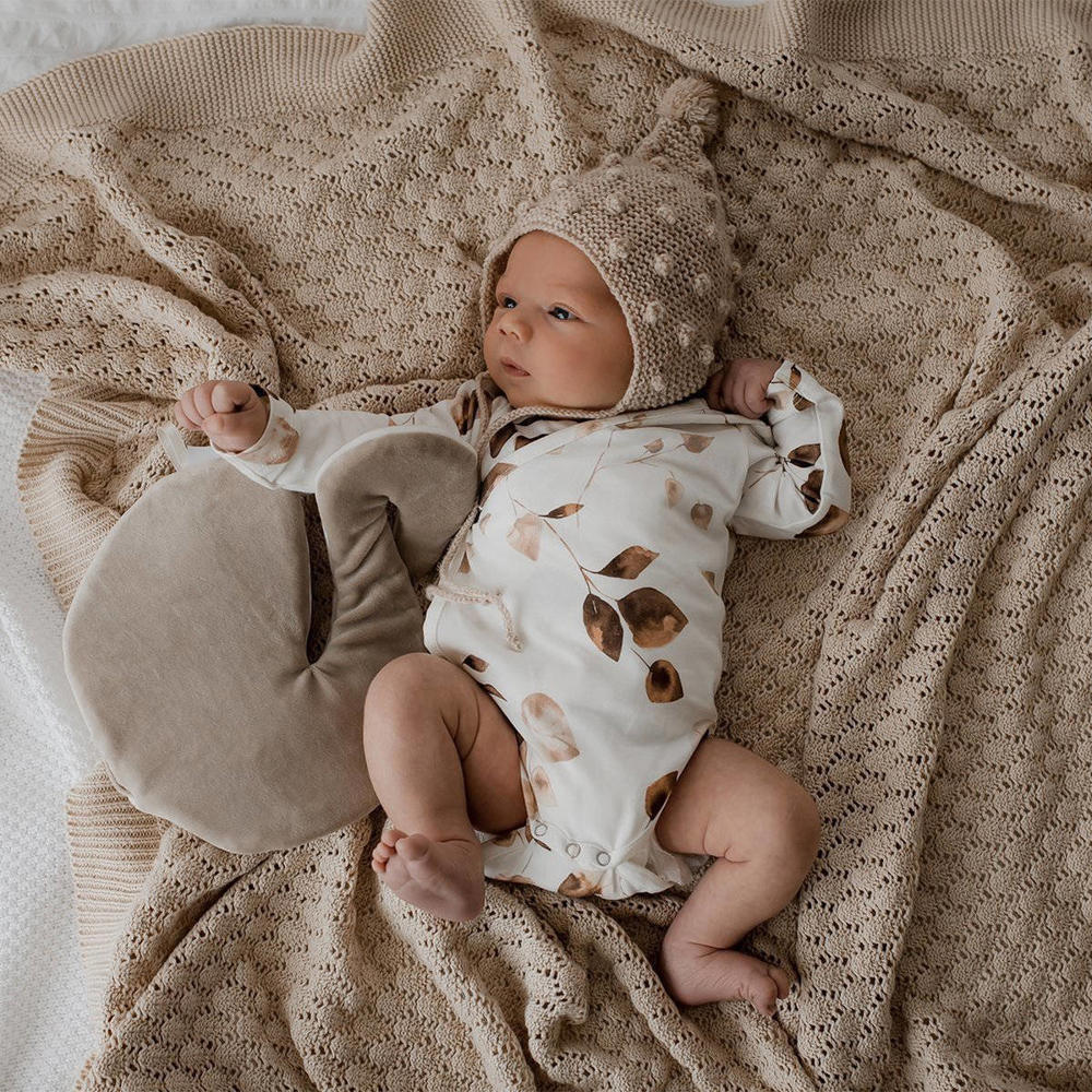 Yumi Baby newborn overslag romper Golden Hour off white/lichtbruin ...