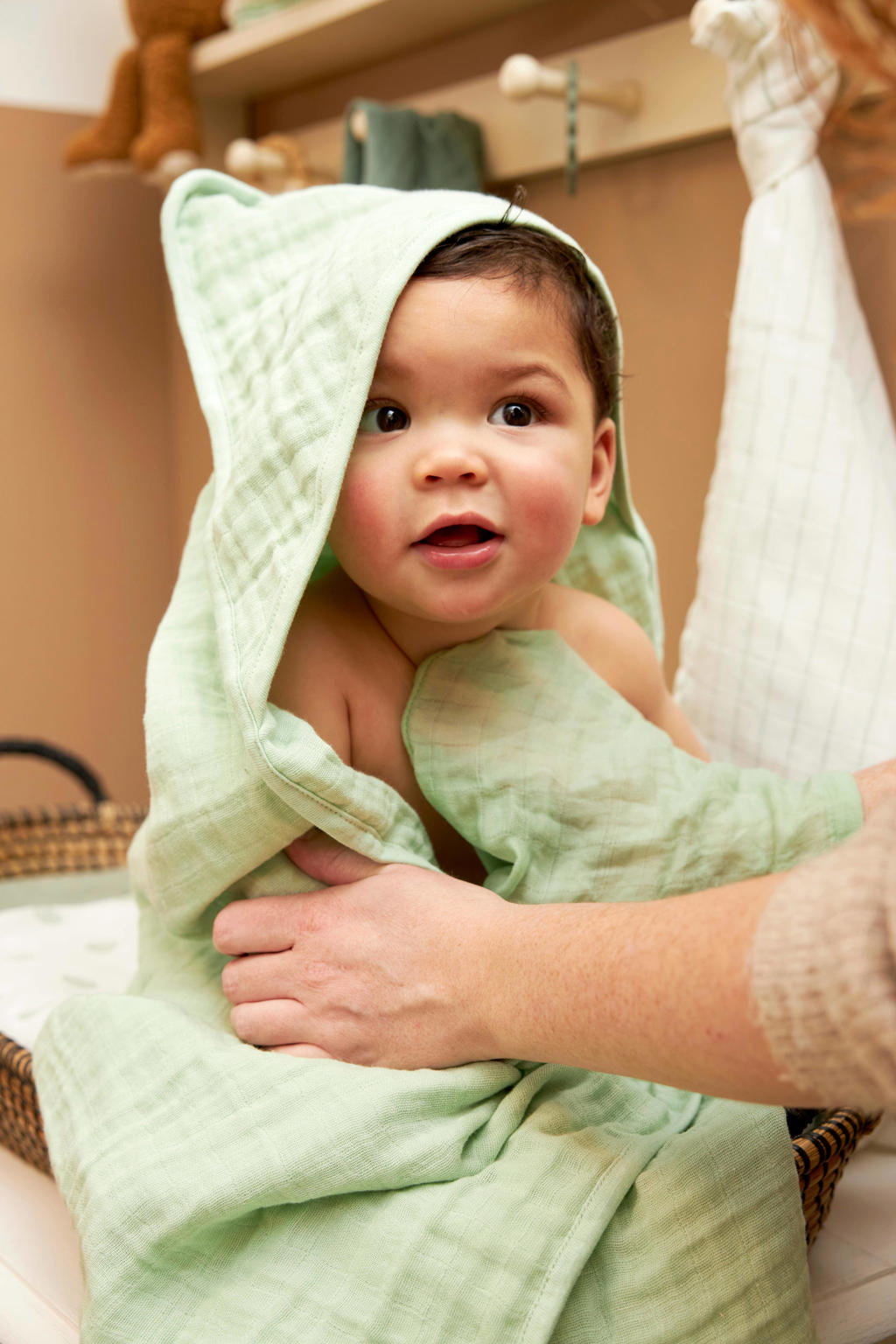 Meyco hydrofiele badcape 80x80cm soft green | kleertjes.com