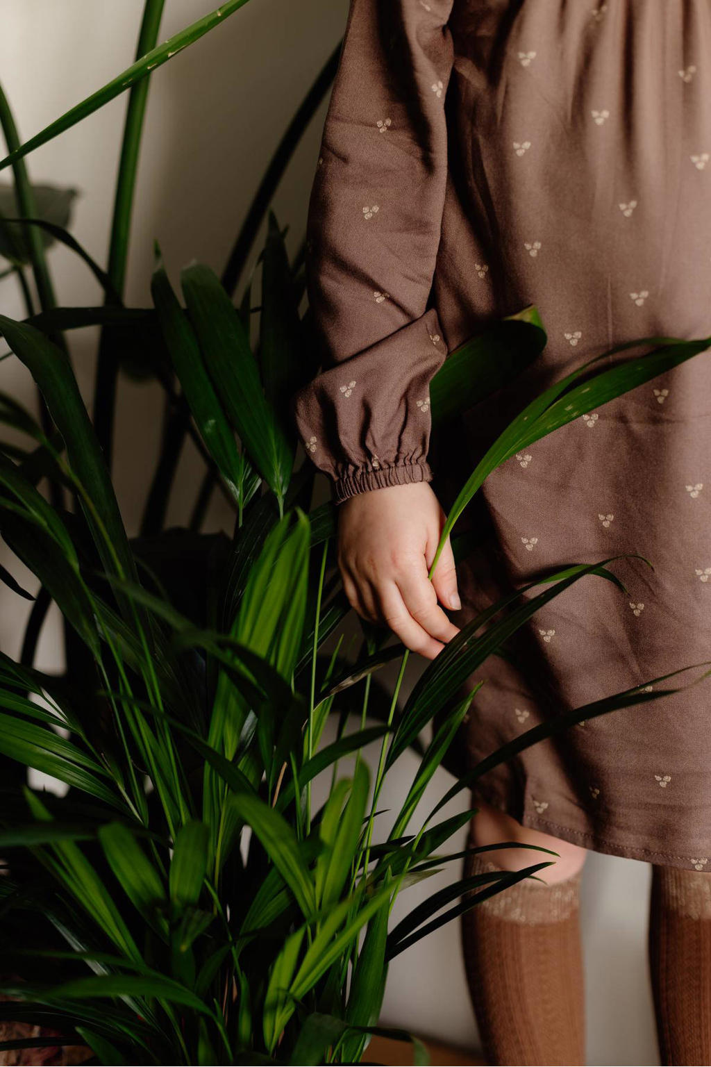 LEVV gebloemde jurk GABY bruin | kleertjes.com