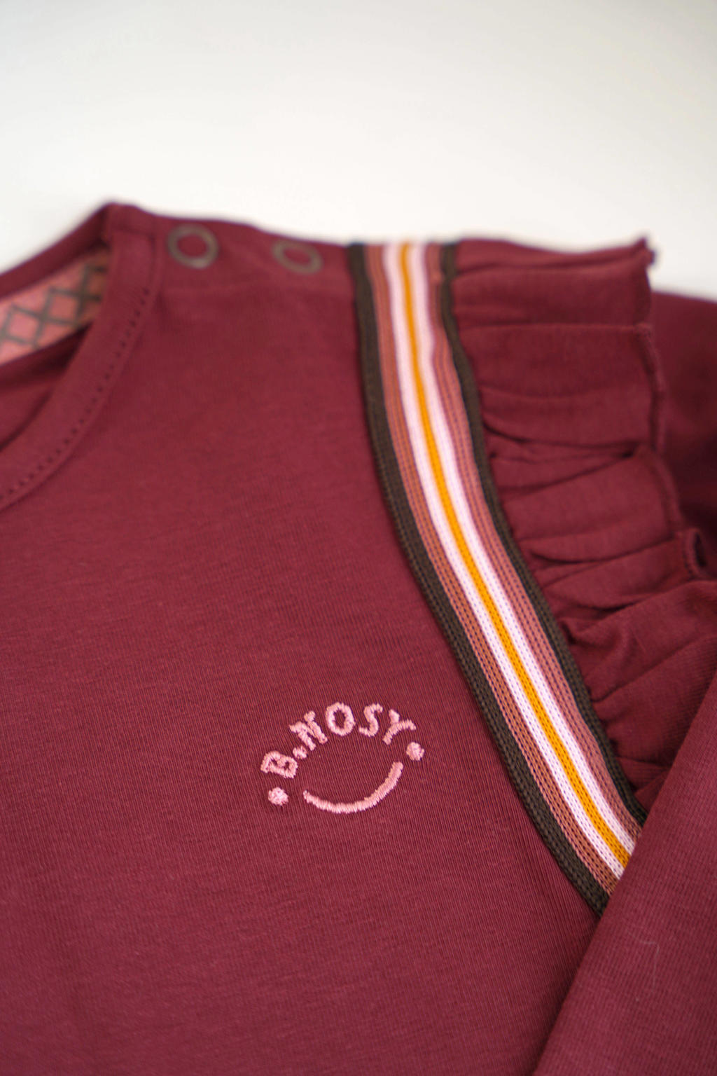 B.Nosy longsleeve B.PLEASANT met ruches bordeauxrood | kleertjes.com