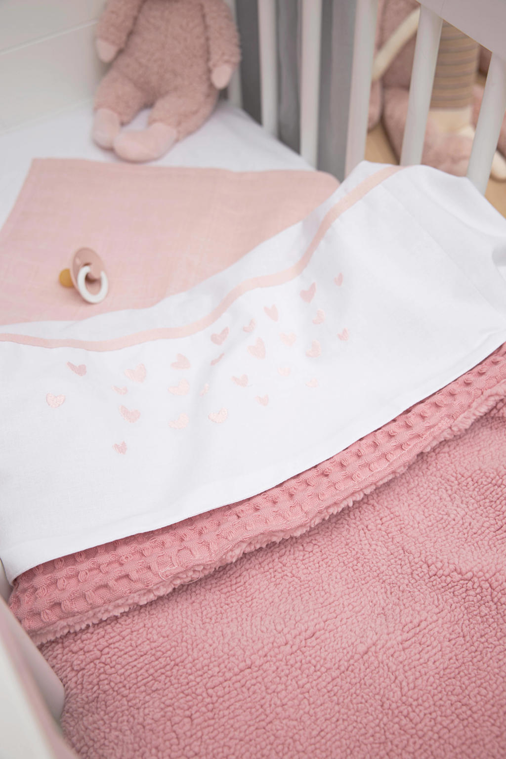 Meyco baby ledikantlaken Hearts soft pink | kleertjes.com