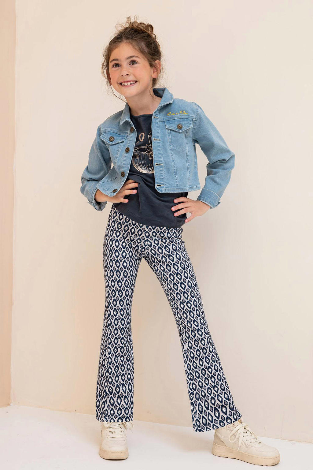 Like Flo flared broek met all over print donkerblauw/ecru | kleertjes.com