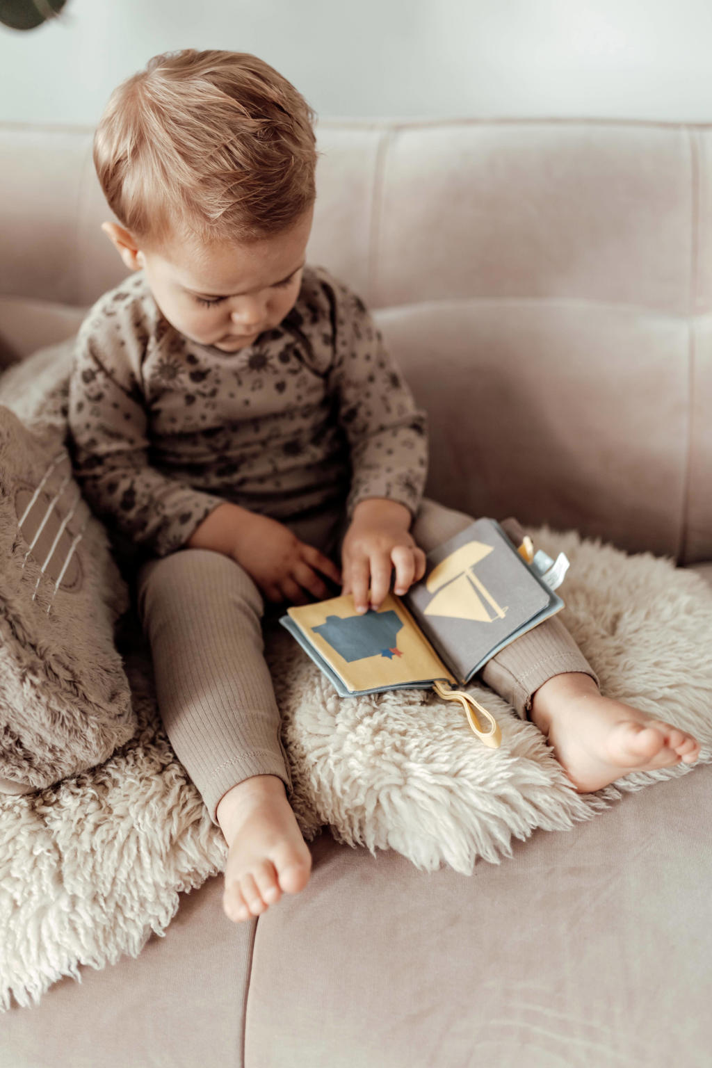 Snoozebaby baby knisperboekje geel | kleertjes.com