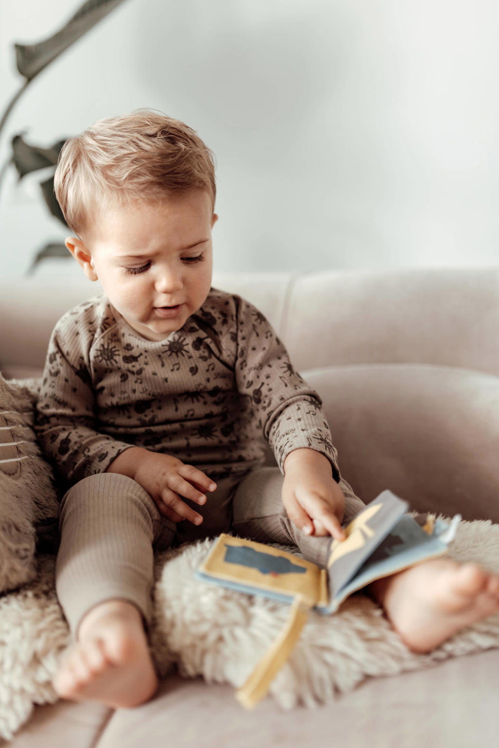 Snoozebaby baby knisperboekje geel | kleertjes.com